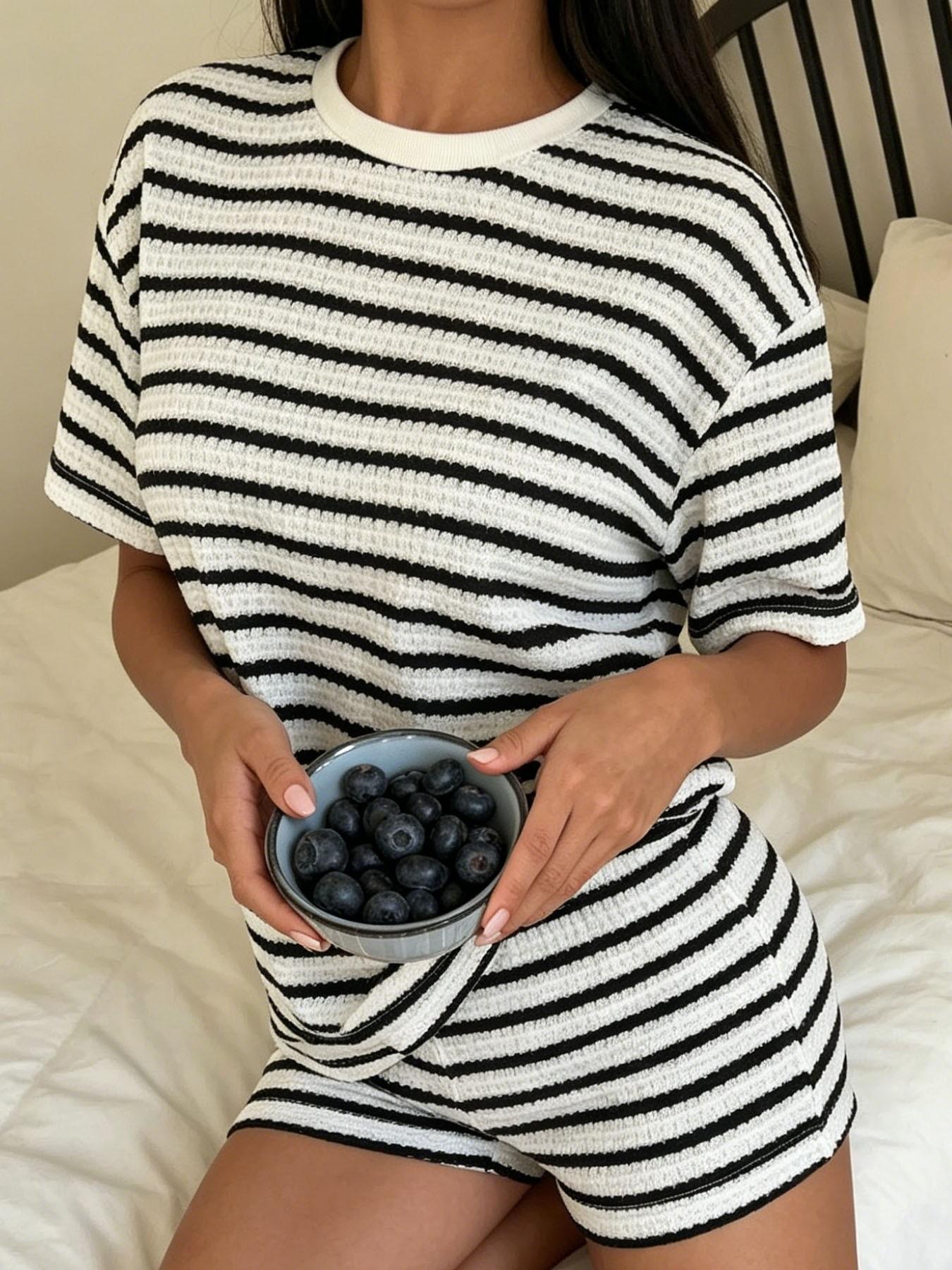 2-Piece Women's Black And White Striped Casual Set, Short Sleeve Round ...
